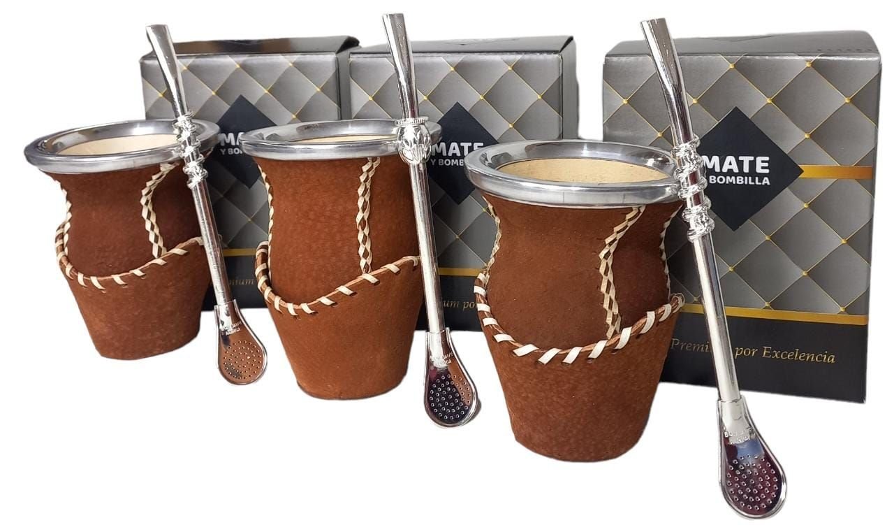 SET551 SET DE MATE CARPINCHO CON BOMBILLA EN CAJA – Raices Regalos